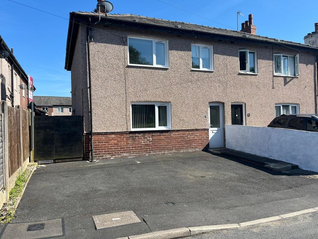 1 Queens Drive, Carnforth... 3 bed semi-detached house - £150,000
