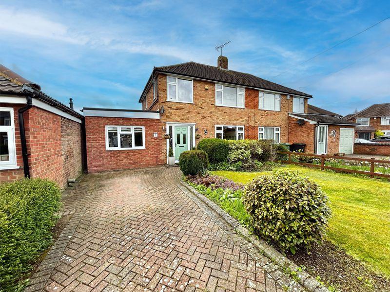 Calcutt Close, Dunstable 4 bed semi-detached house - £450,000