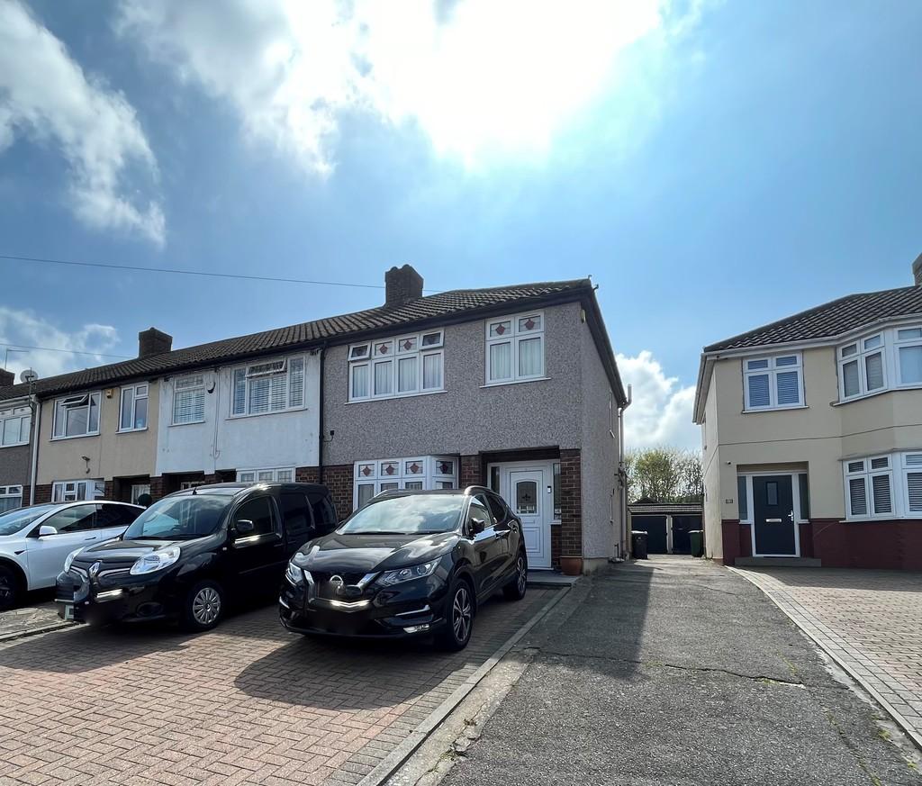 Eastbrook Drive, Romford 3 bed end of terrace house for sale - £499,995