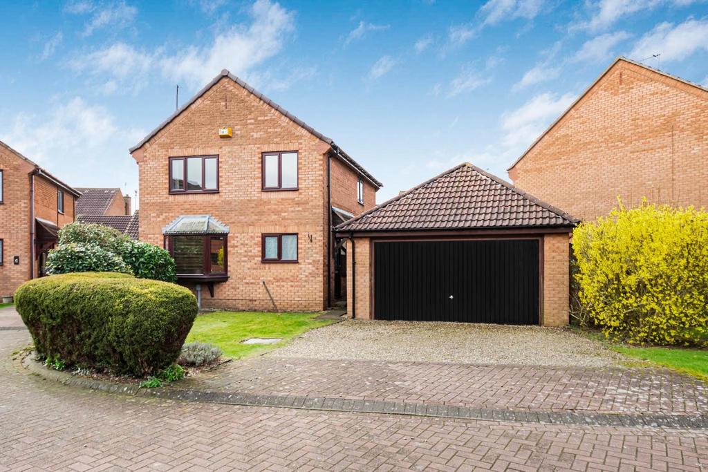 The Vale, Beverley Parklands, Beverley 4 bed detached house - £325,000