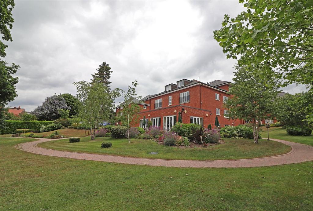 Ladbroke Road, Redhill 2 bed flat - £325,000