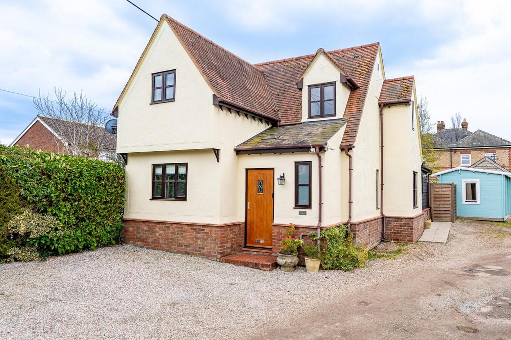 Bannister Green, Felsted, Dunmow 3 bed detached house - £500,000