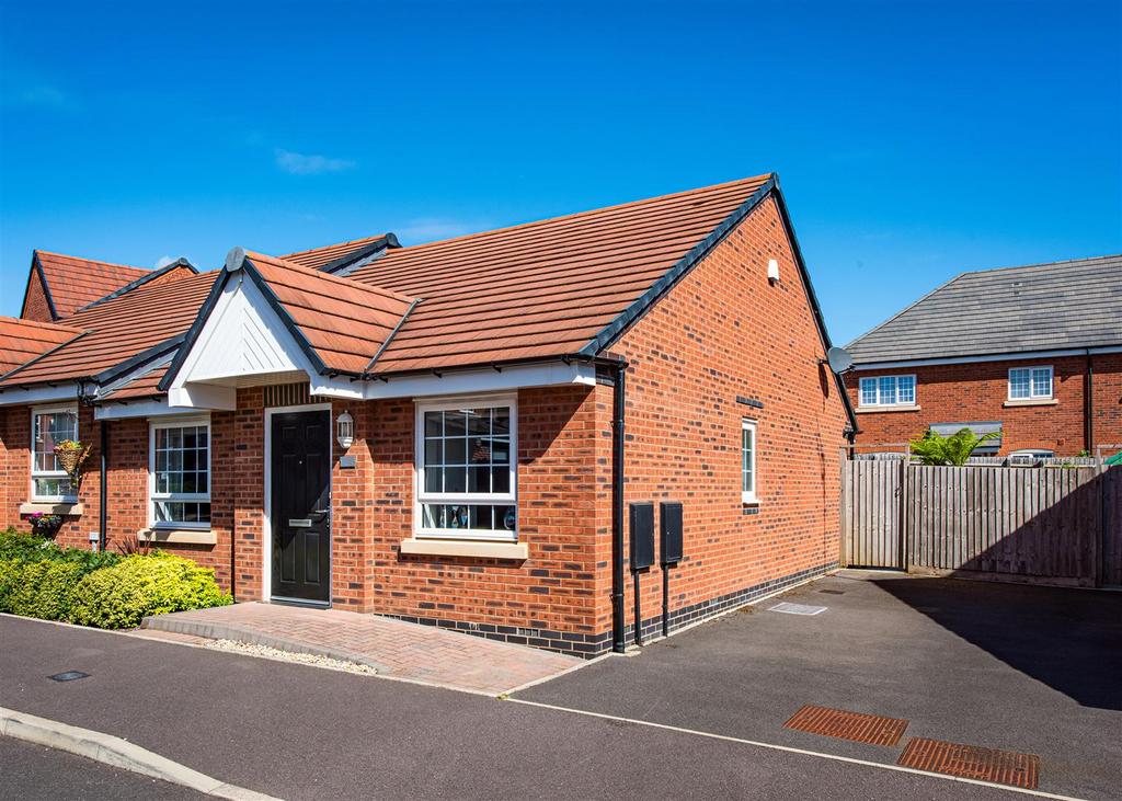 25 Brick Kiln Way, Baggeridge Village 2 bed semi-detached bungalow - £ ...