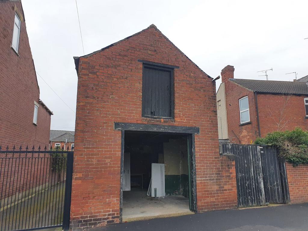 Garage, Morley Road, Doncaster Garage to rent - £375 pcm (£87 pw)
