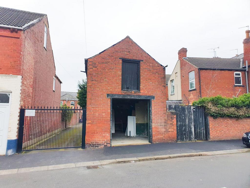 Garage, Morley Road, Doncaster Garage to rent - £375 pcm (£87 pw)