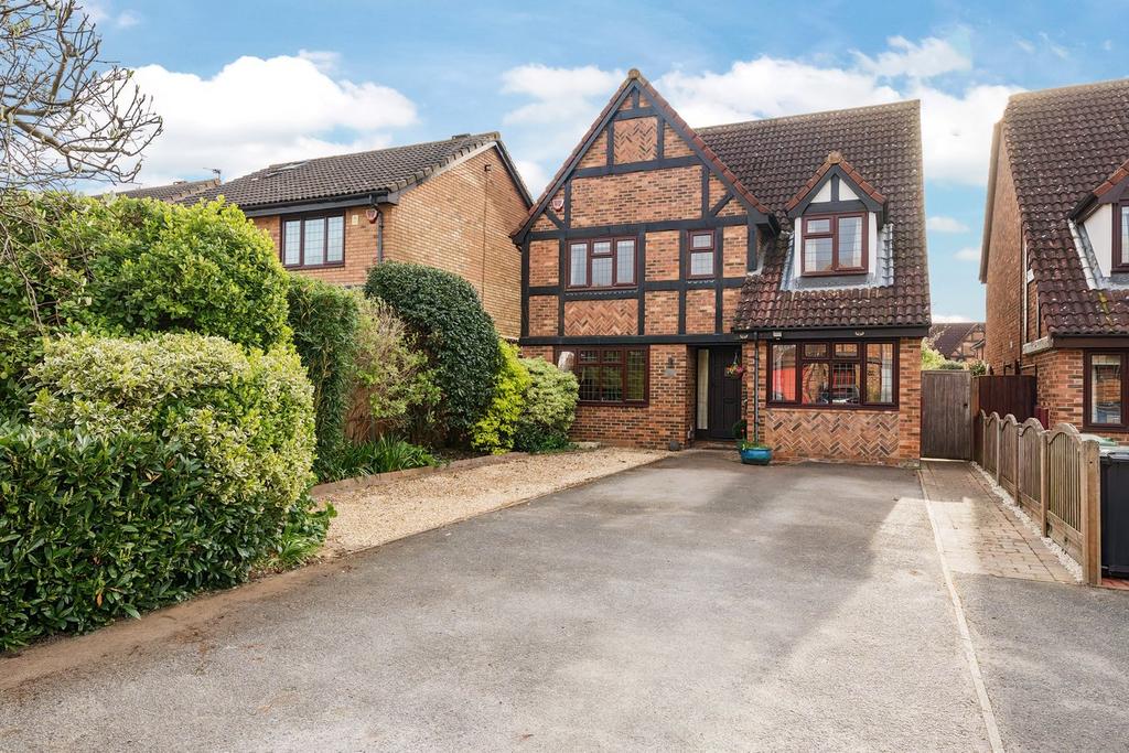 Applecroft, Lower Stondon, SG16 4 bed detached house - £525,000