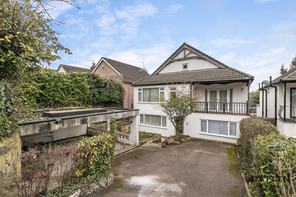 Manor Road, Chigwell 5 bed detached house to rent - £3,500 pcm (£808 pw)