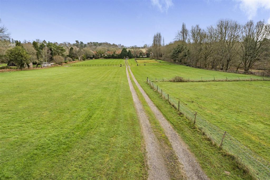 Tilford Road, Churt, Farnham Farm - £1,500,000
