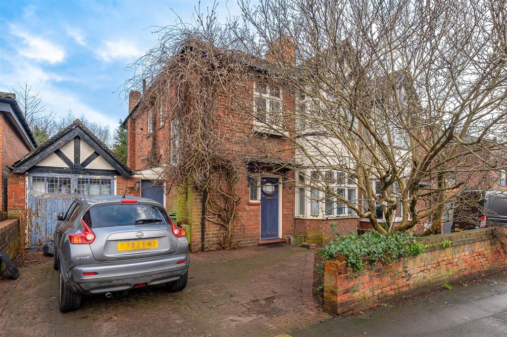 Manor Drive South, York, YO26 5SA 3 bed semi-detached house - £350,000