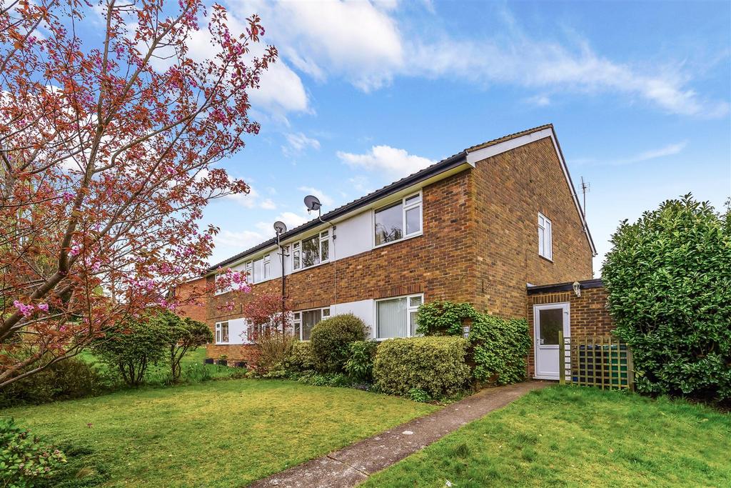 Beacon Way, Banstead 2 bed maisonette for sale - £400,000