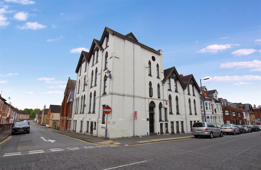 Milton Road, Swindon SN1 1 bed flat - £800 pcm (£185 pw)