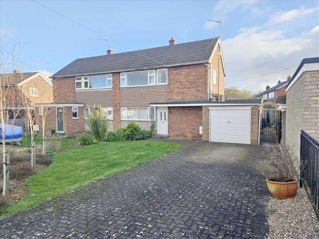 Sleaford NG34 3 bed semi-detached house - £215,000
