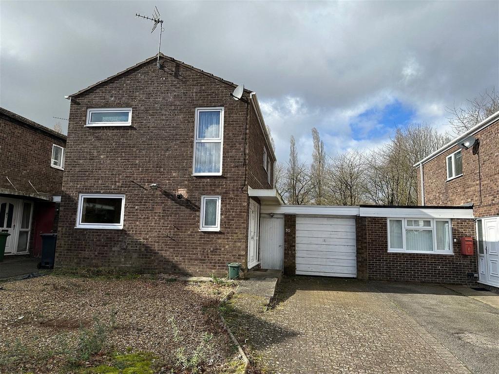 Minden Close, Corby NN18 3 bed link detached house - £223,000