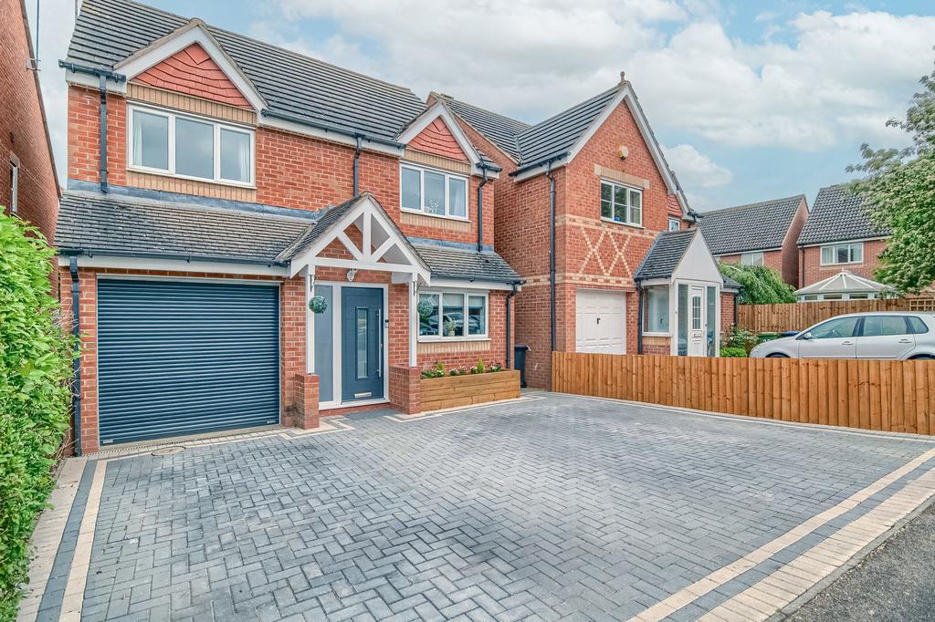 Thatch Meadow Drive, Market... 4 bed detached house - £415,000