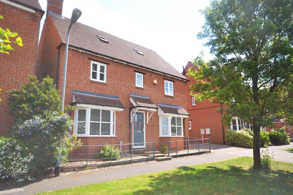 Padmans Close, Mawsley NN14 5 bed detached house - £1,800 pcm (£415 pw)