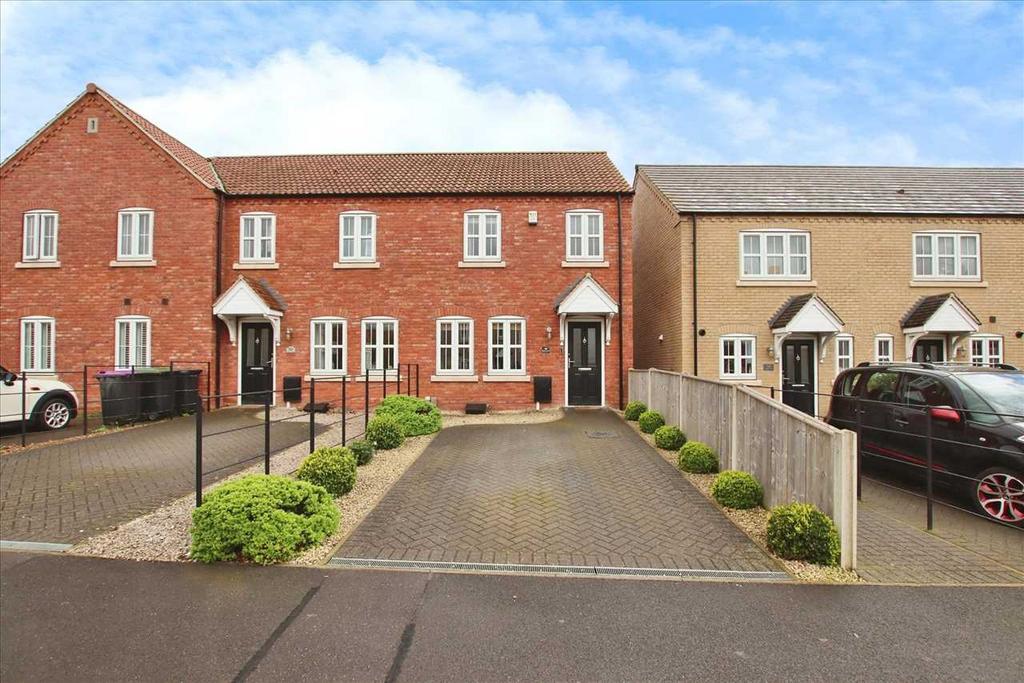 Pitsford Close, Waddington, Lincoln 3 bed semi-detached house - £220,000