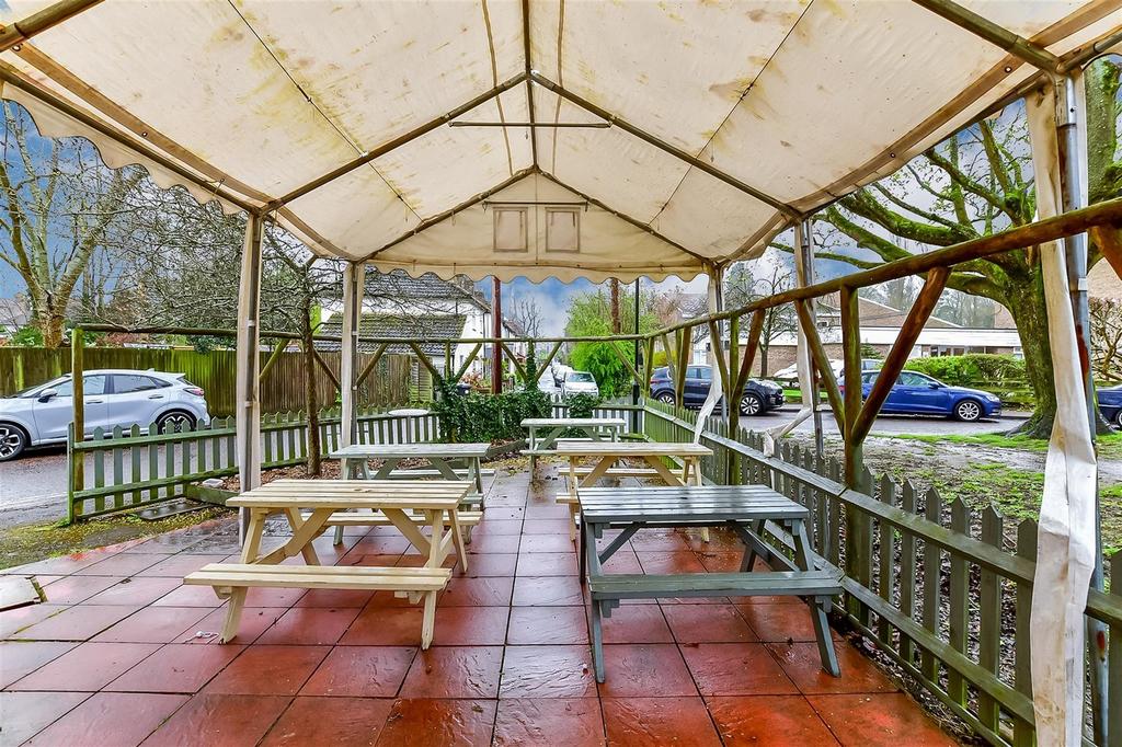 Offham Road, West Malling, Kent 3 bed detached house - £440,000