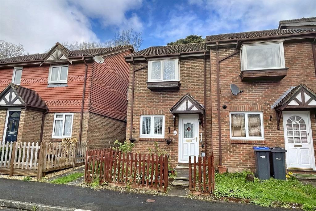 Salisbury 2 bed end of terrace house - £250,000