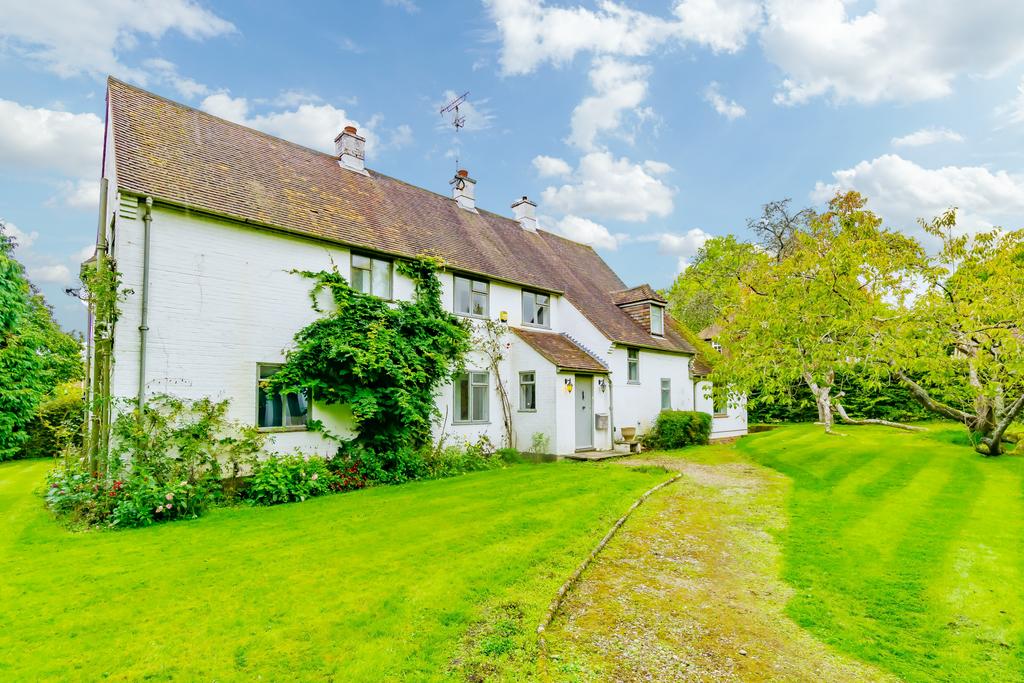 Church Lane, Ardingly 5 bed detached house - £2,950 pcm (£681 pw)