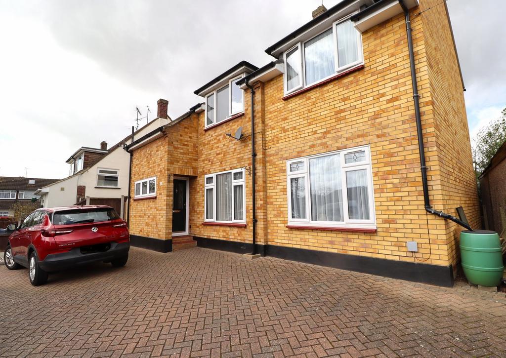 Winbrook Road, Rayleigh, SS6 4 bed detached house for sale - £525,000