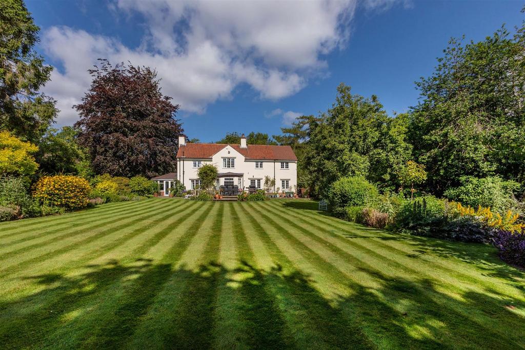 Stoke Row, Henley-On-Thames RG9 5 bed detached house - £1,850,000