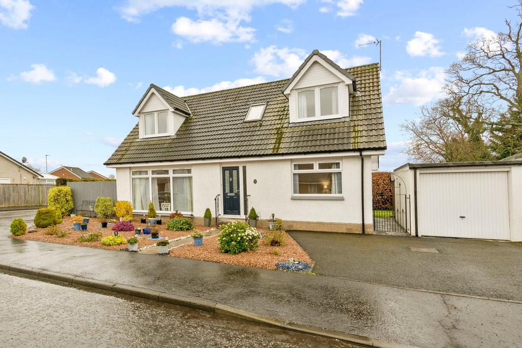 Rossie Park Drive, Inchture, Perth, PH14 4 bed detached villa - £270,000