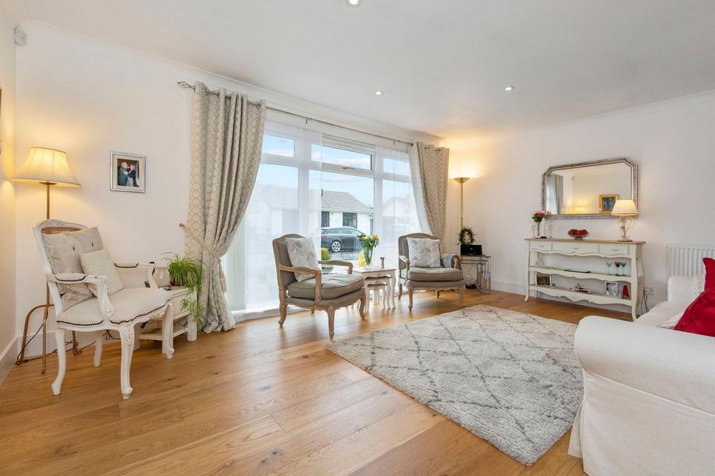 Rossie Park Drive, Inchture, Perth, PH14 4 bed detached villa - £270,000