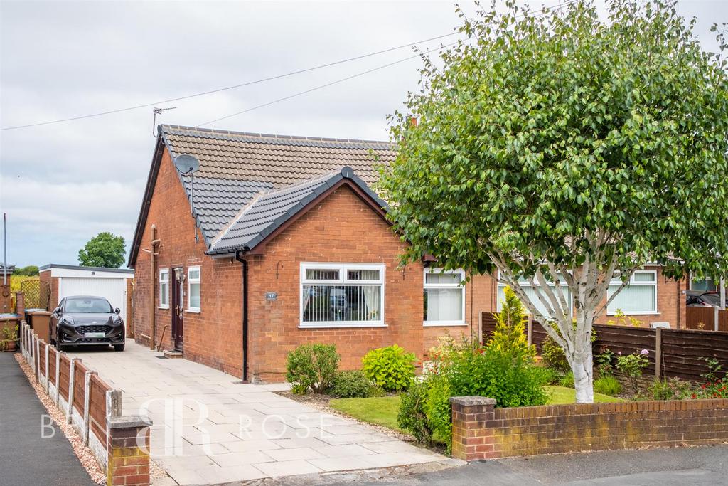 Primrose Hill Road, Euxton, Chorley 3 bed semi-detached bungalow - £249,995