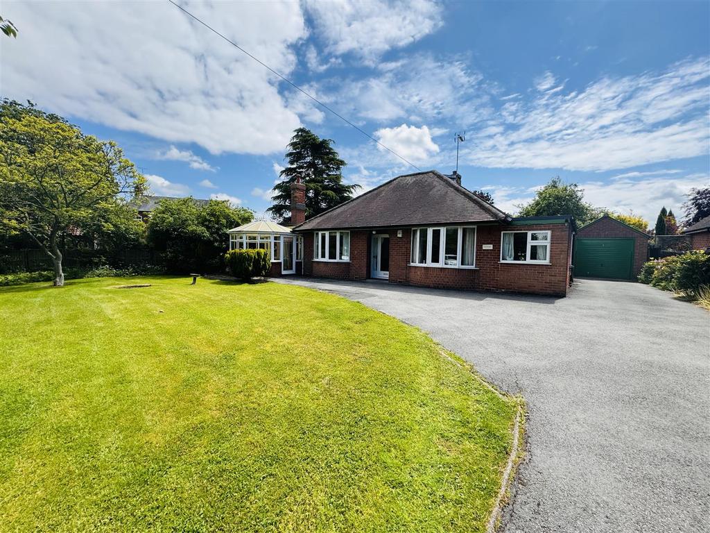 Mansfield Road, Edingley, Newark 2 bed detached bungalow - £430,000