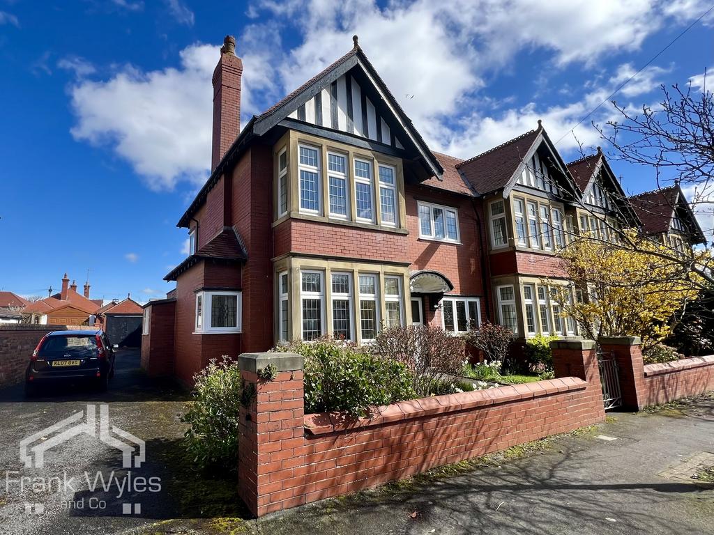 Rowsley Road, Lytham St. Annes 5 bed semi-detached house - £369,950