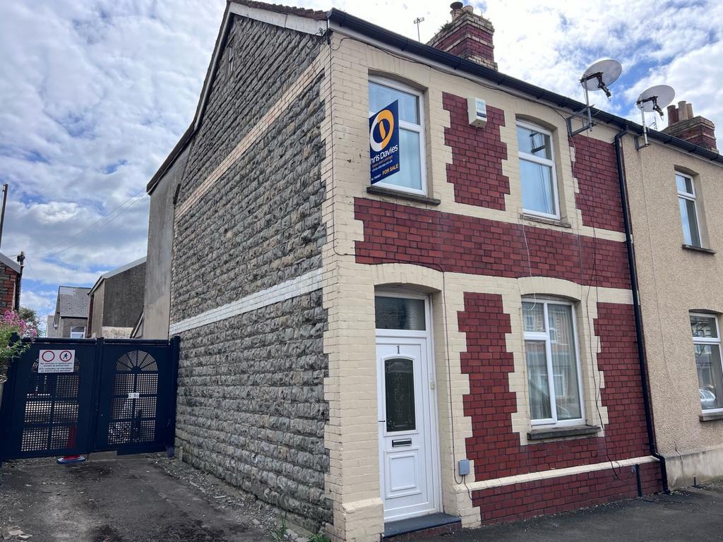 Lower Pyke Street, Barry, CF63 2 bed end of terrace house - £170,000