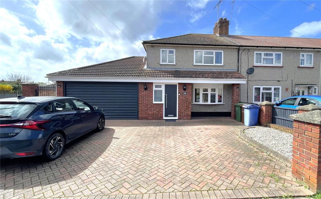 Tennyson Walk, Tilbury, Essex, RM18 3 bed end of terrace house - £375,000