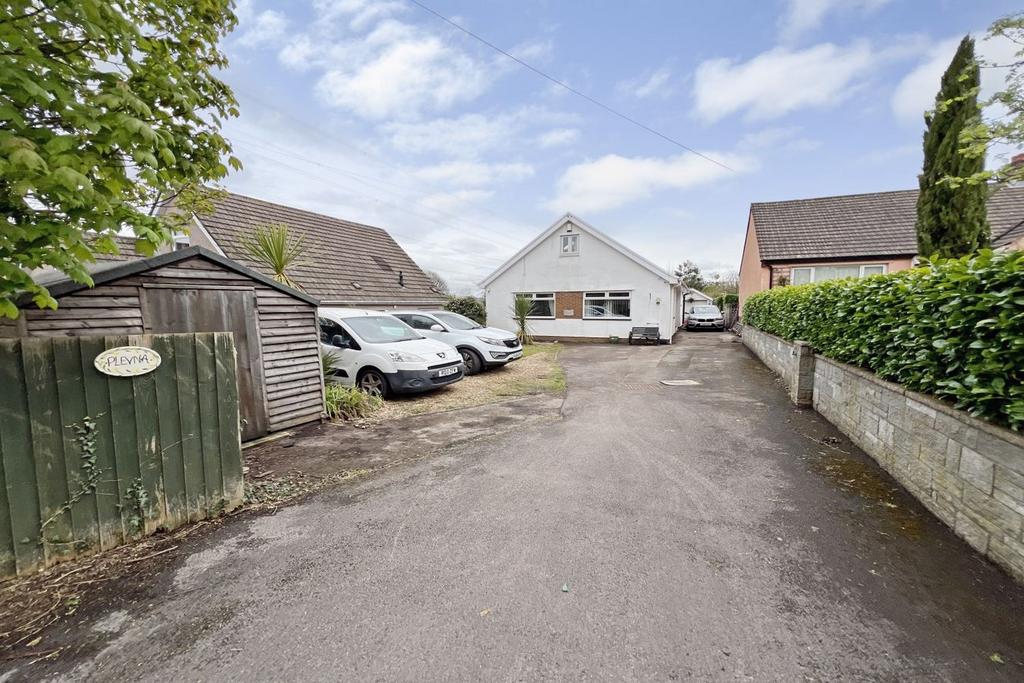 Dragon Lane, Govilon, Abergavenny, NP7 4 bed detached house - £400,000
