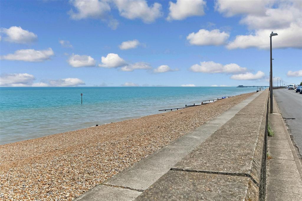 High Street, Deal, Kent 2 bed flat - £145,000