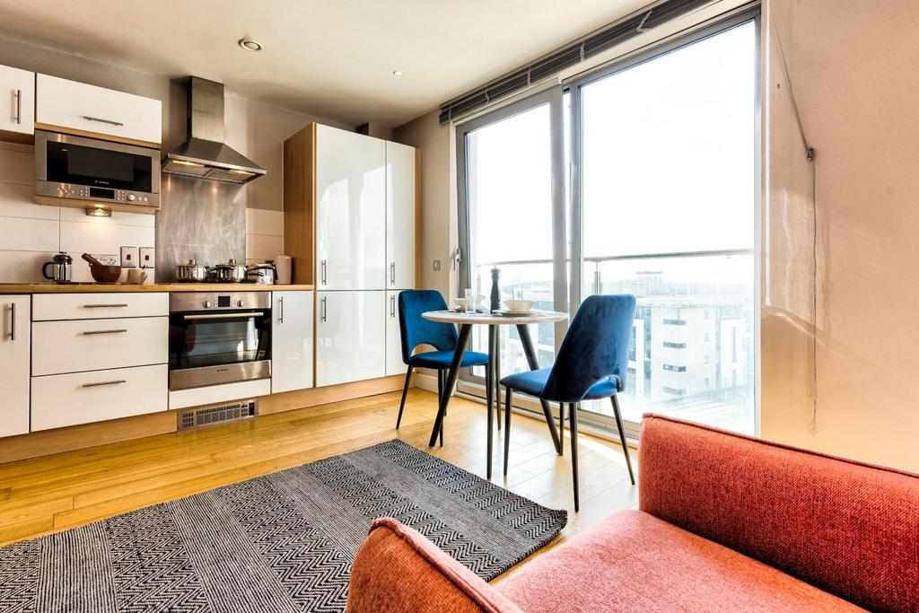68 Meridian Plaza, Bute Terrace, Cardiff Studio for sale - £120,000