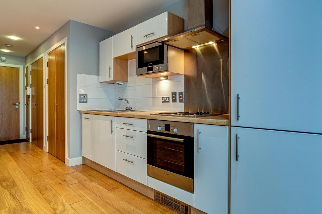 54 Meridian Plaza, Bute Terrace, Cardiff Studio for sale - £120,000