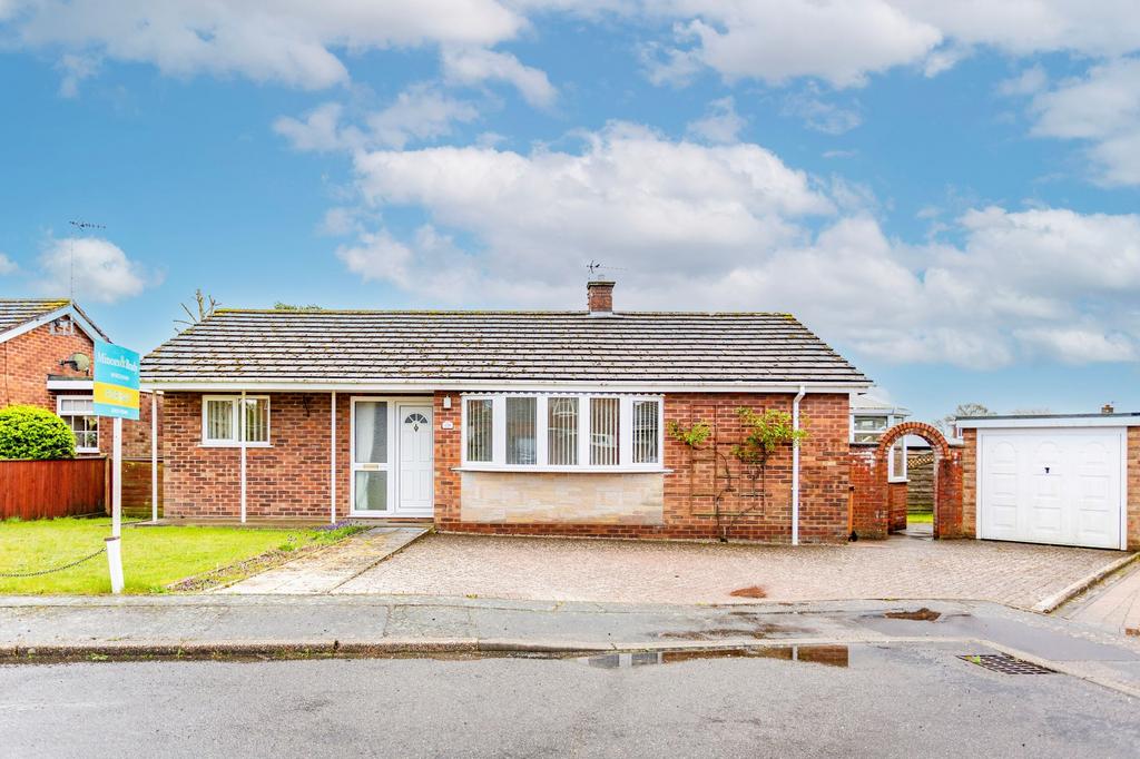 Woodland Road, Hellesdon 3 bed detached bungalow - £280,000