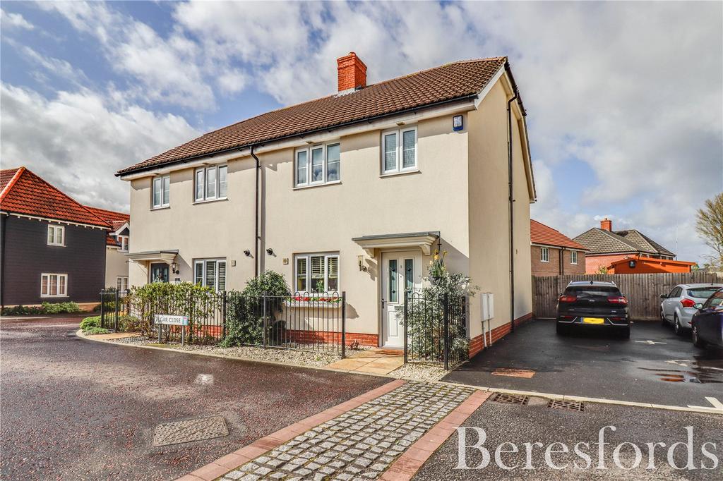 Algar Close, Dunmow, CM6 3 bed semi-detached house - £400,000