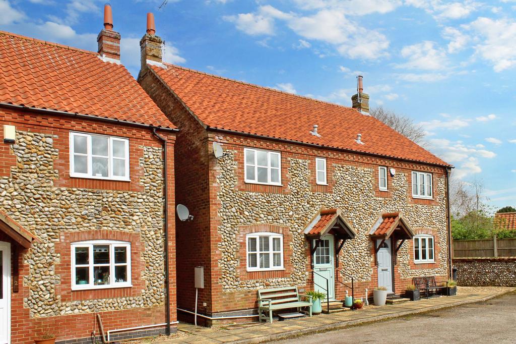 Caston Close, Holt NR25 3 bed semi-detached house - £399,950