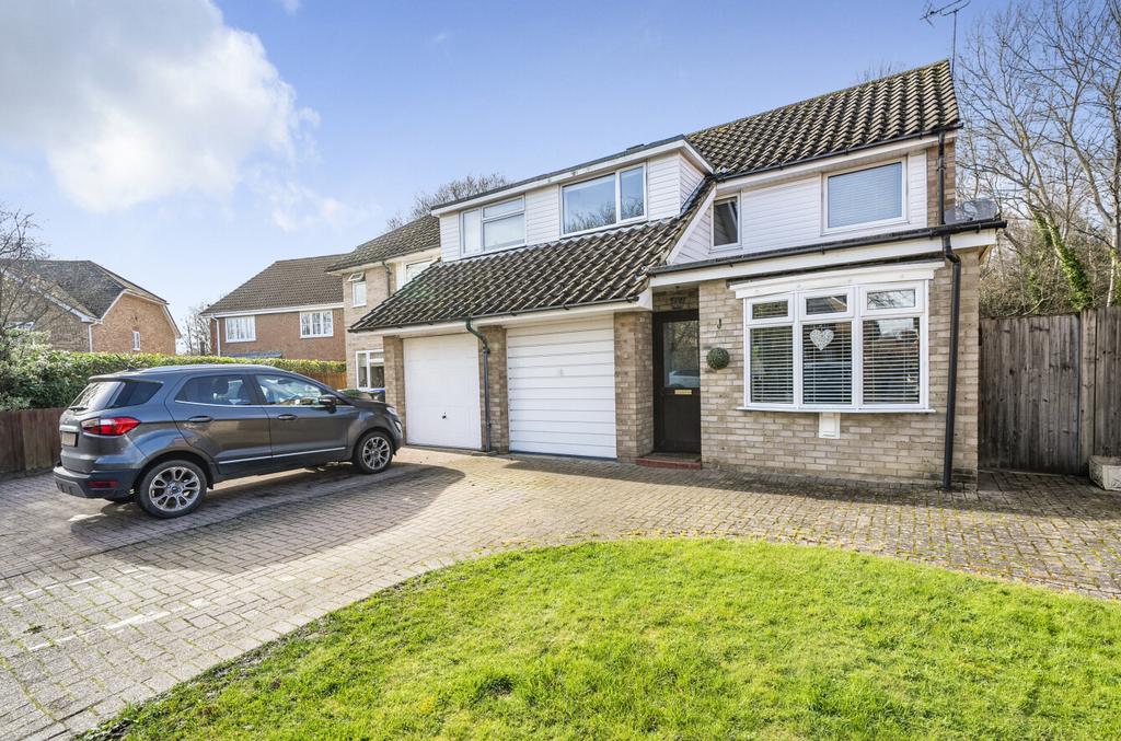 Ivydene, Woking GU21 3 bed semi-detached house - £550,000