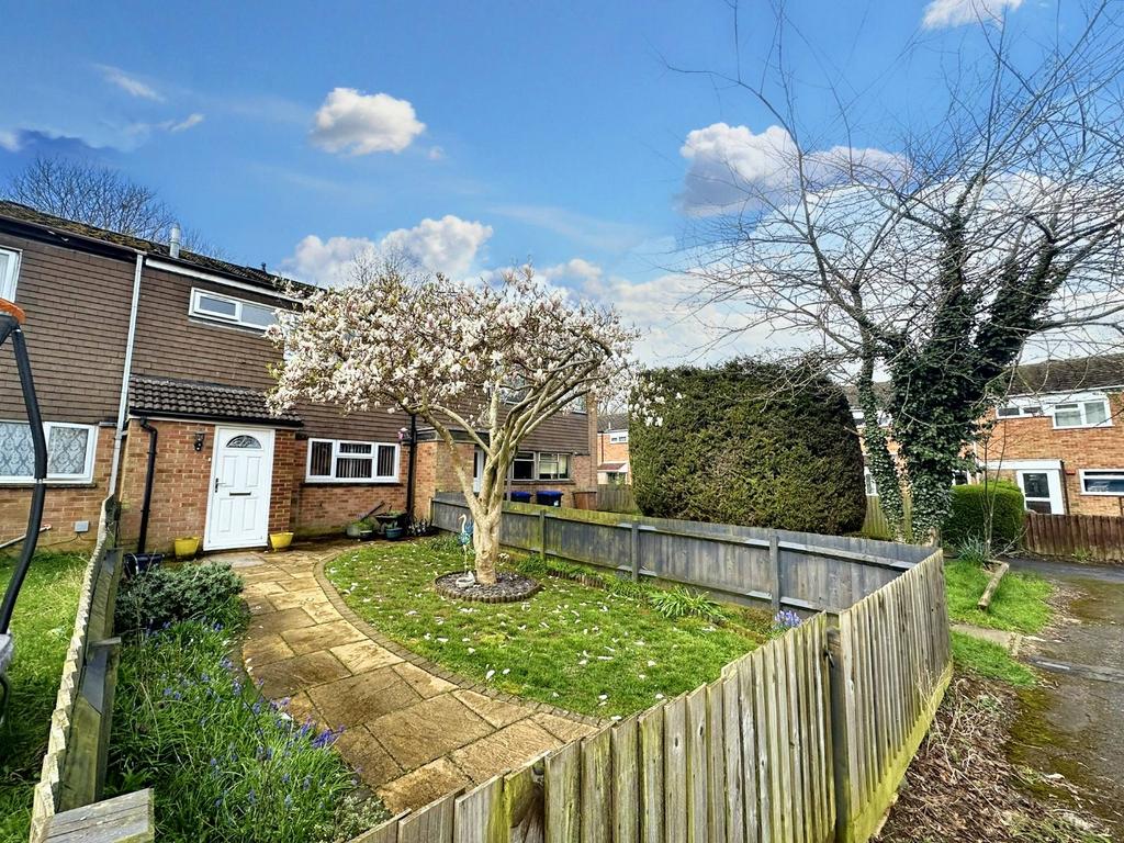 The Wye, Daventry, NN11 4PX 3 bed terraced house - £205,000