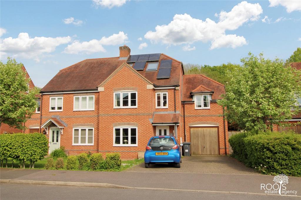 Thatcham, Berkshire RG19 5 bed semi-detached house for sale - £599,995
