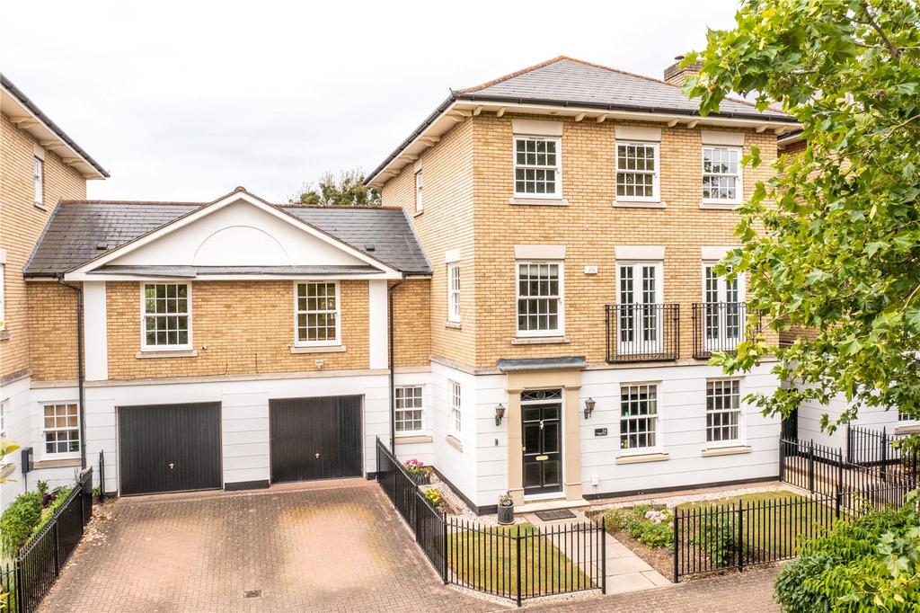 Milliners Way, Bishop's Stortford... 4 bed link detached house - £1,200,000