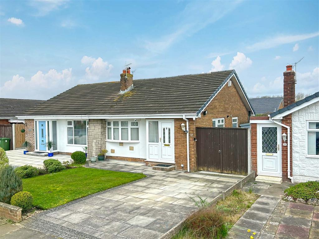 Kingston Crescent Southport Pr9 2 Bed Semi Detached Bungalow £185 000