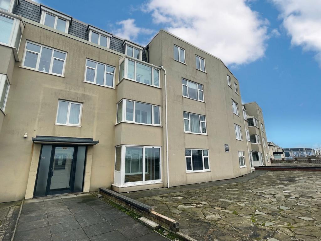 Crescent Court, Blackpool FY4 2 bed apartment - £95,000