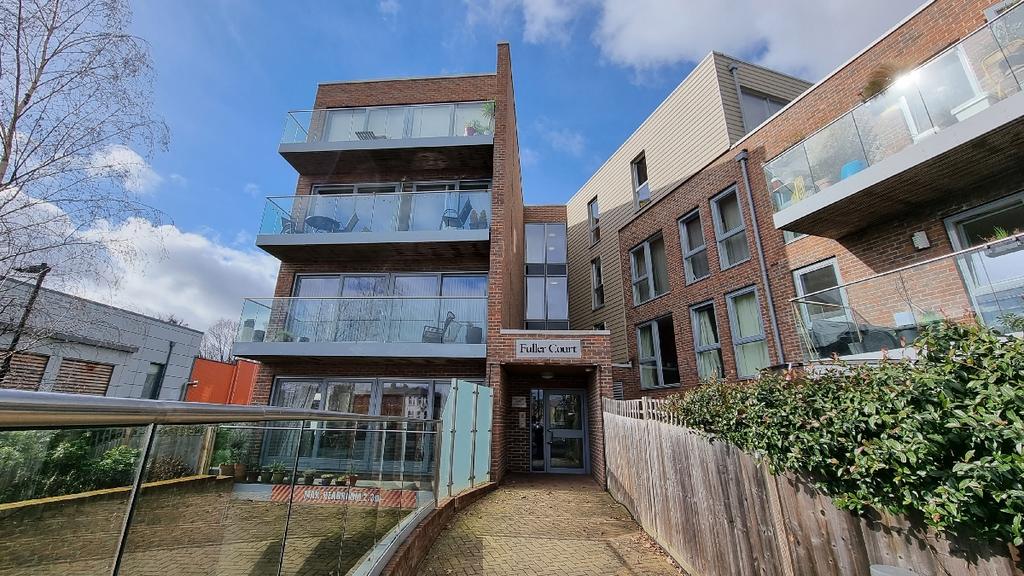 Park Road, London, Crouch End 2 bed apartment - £2,150 pcm (£496 pw)