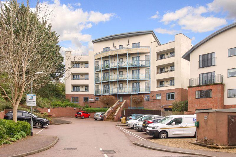 Tring 2 bed apartment - £250,000