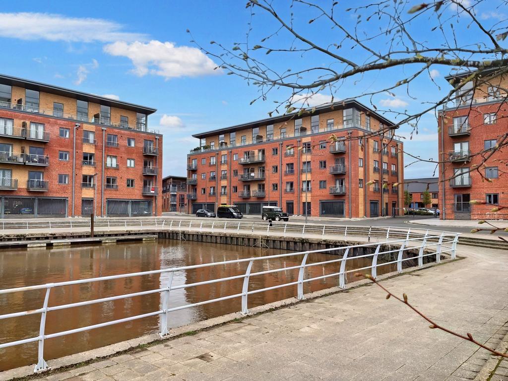 Woodhouse Close, Worcester WR5 2 bed ground floor flat - £180,000