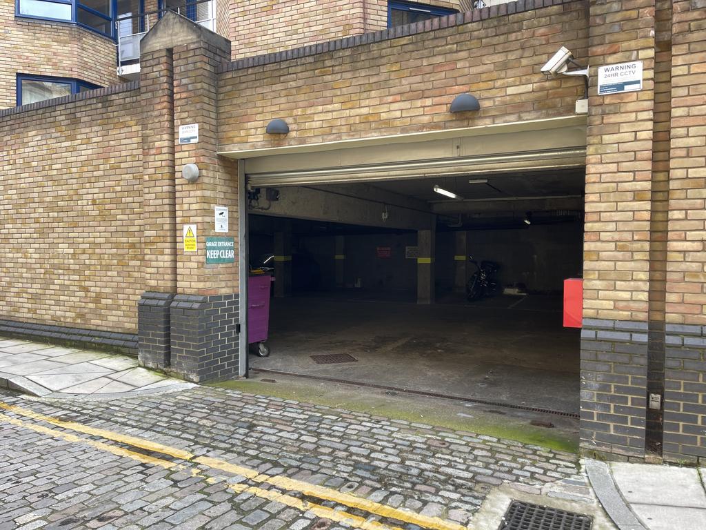 Wapping High Street, London E1W Parking - £150 pcm (£35 pw)
