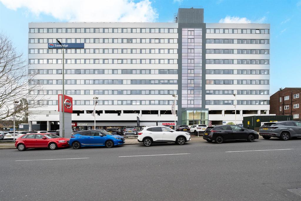 Yeoman House, 63 Croydon Road, London 1 bed flat - £1,450 pcm (£335 pw)